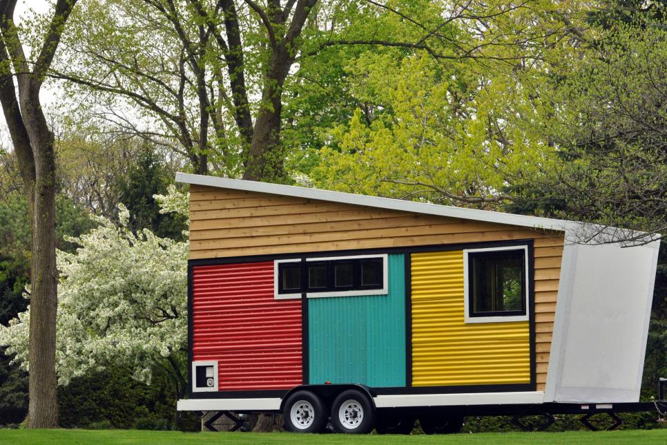 Watch Tiny House Hunters Online | Season 4 (2017) | TV Guide