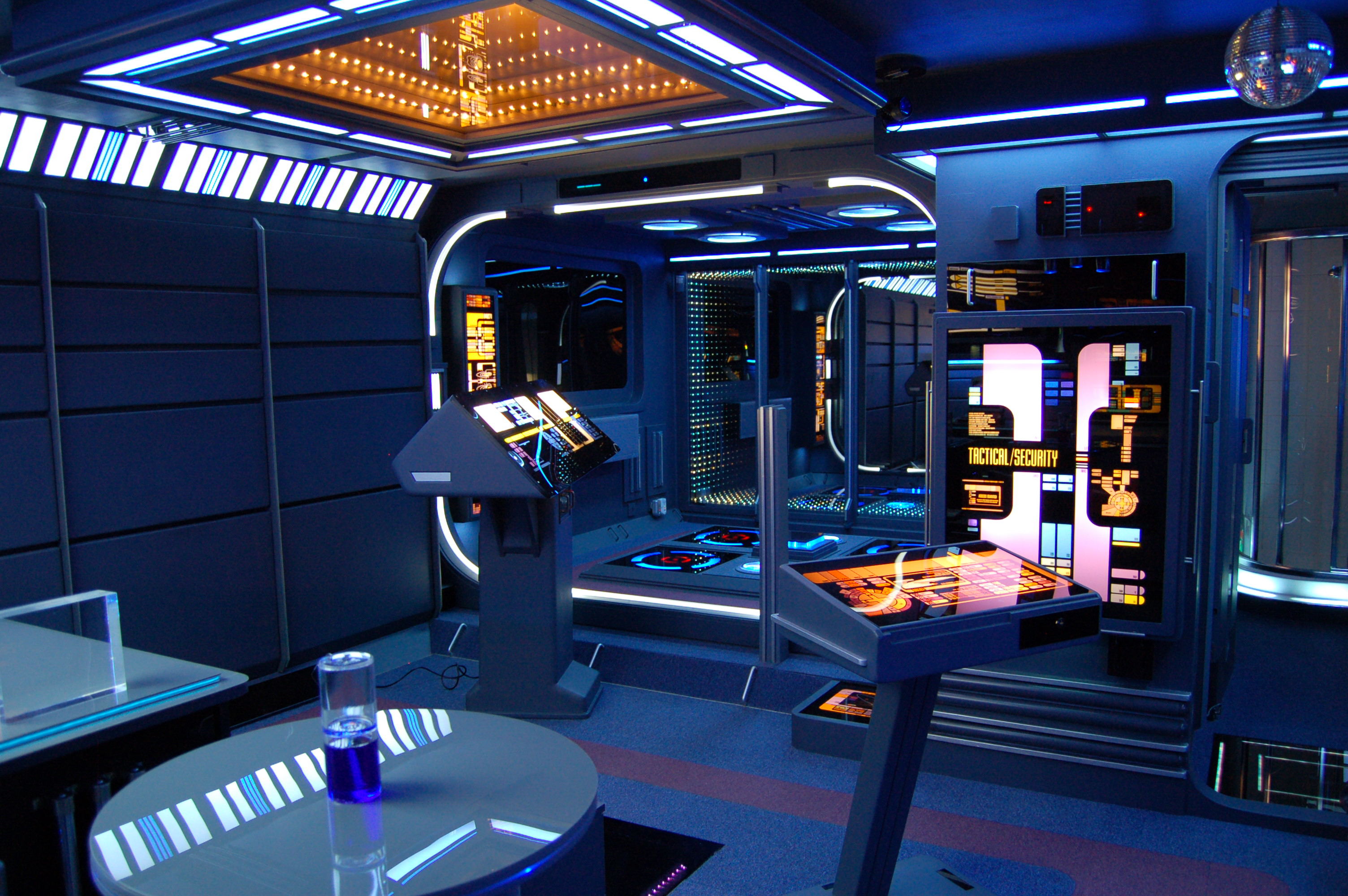 Watch Extreme Cribs Online | Season 1 (2011) | TV Guide