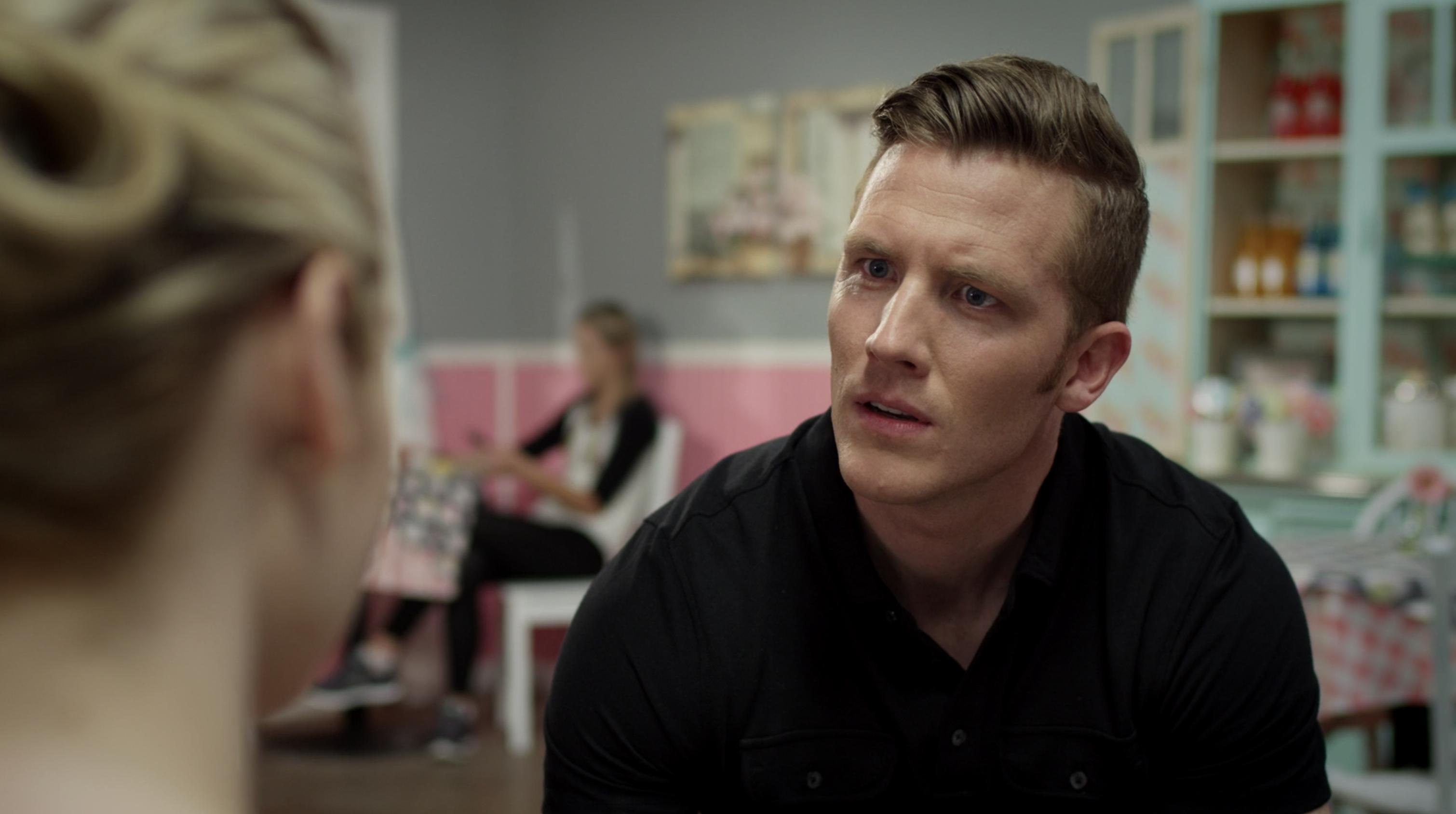 An Hour Behind - Full Cast & Crew - TV Guide