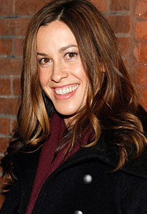 Alanis Morissette Rocks Weeds Doctor Role - TV Guide