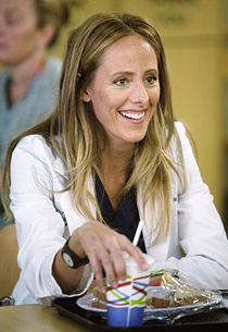 Kim Raver Is Seattle Grace's Newest Cardio God - TV Guide