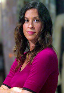 Jennifer Jason Leigh, Alanis Morissette Returning to Weeds - TV Guide