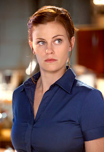 Smallville's Cassidy Freeman on Tess' Latest Tangle with Alt-World ...