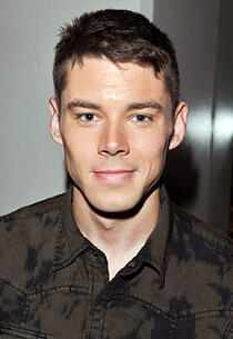 Gossip Girl Casts Brian J. Smith to Cook Up Romance With Serena? - TV Guide