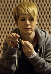 Exclusive First Look: Jenna Elfman Goes Crazy on Shameless - TV Guide