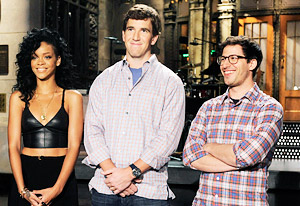 NFL Star Eli Manning Tebows, Dresses in Drag for SNL - TV Guide