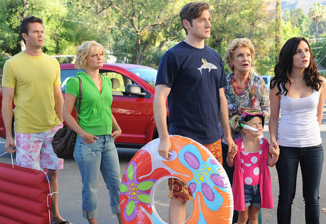 Exclusive Raising Hope Sneak Peek: Burt and Virginia Reveal Their ...