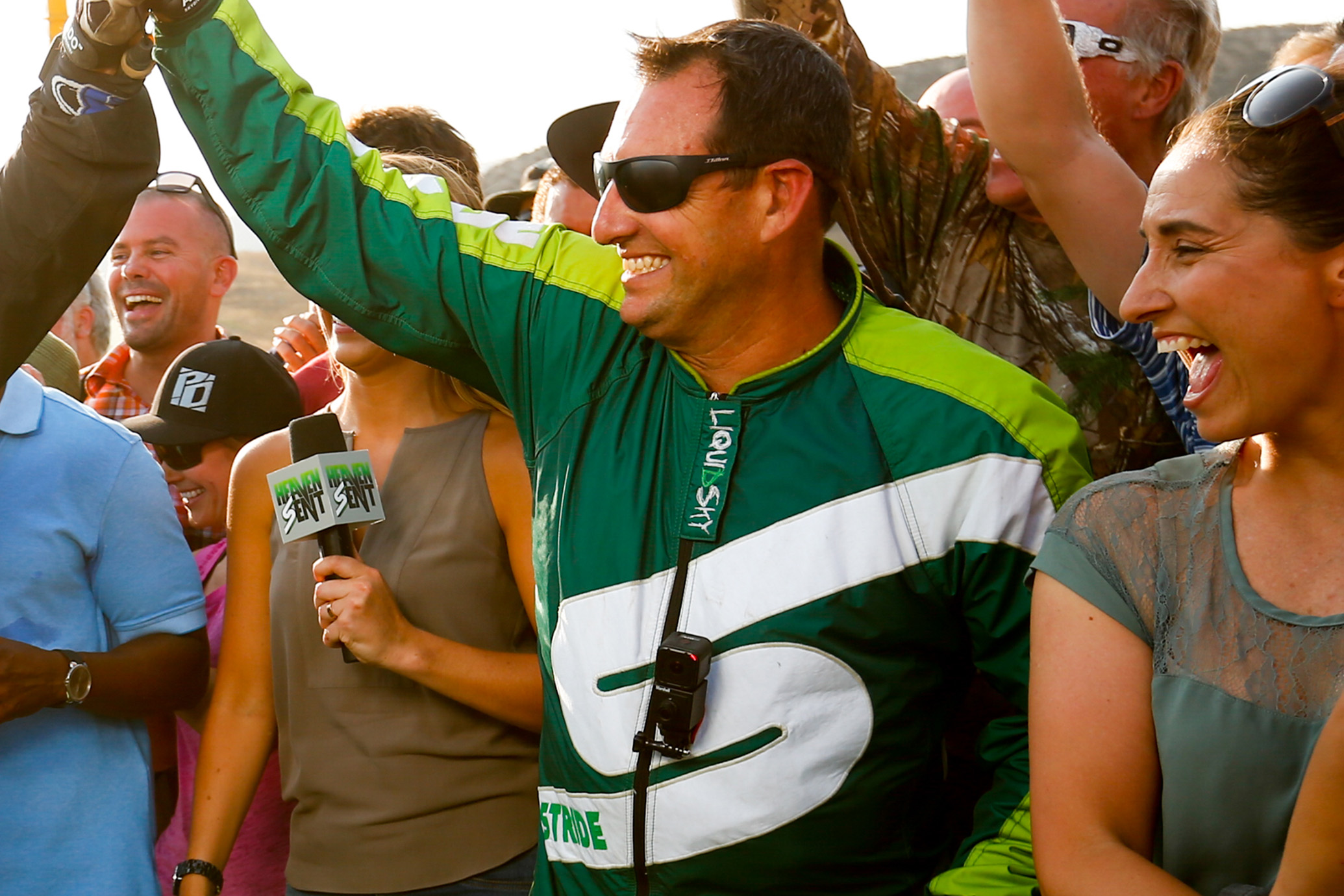 Watch Luke Aikins Historic Skydive from 25 Thousand Feet with No ...