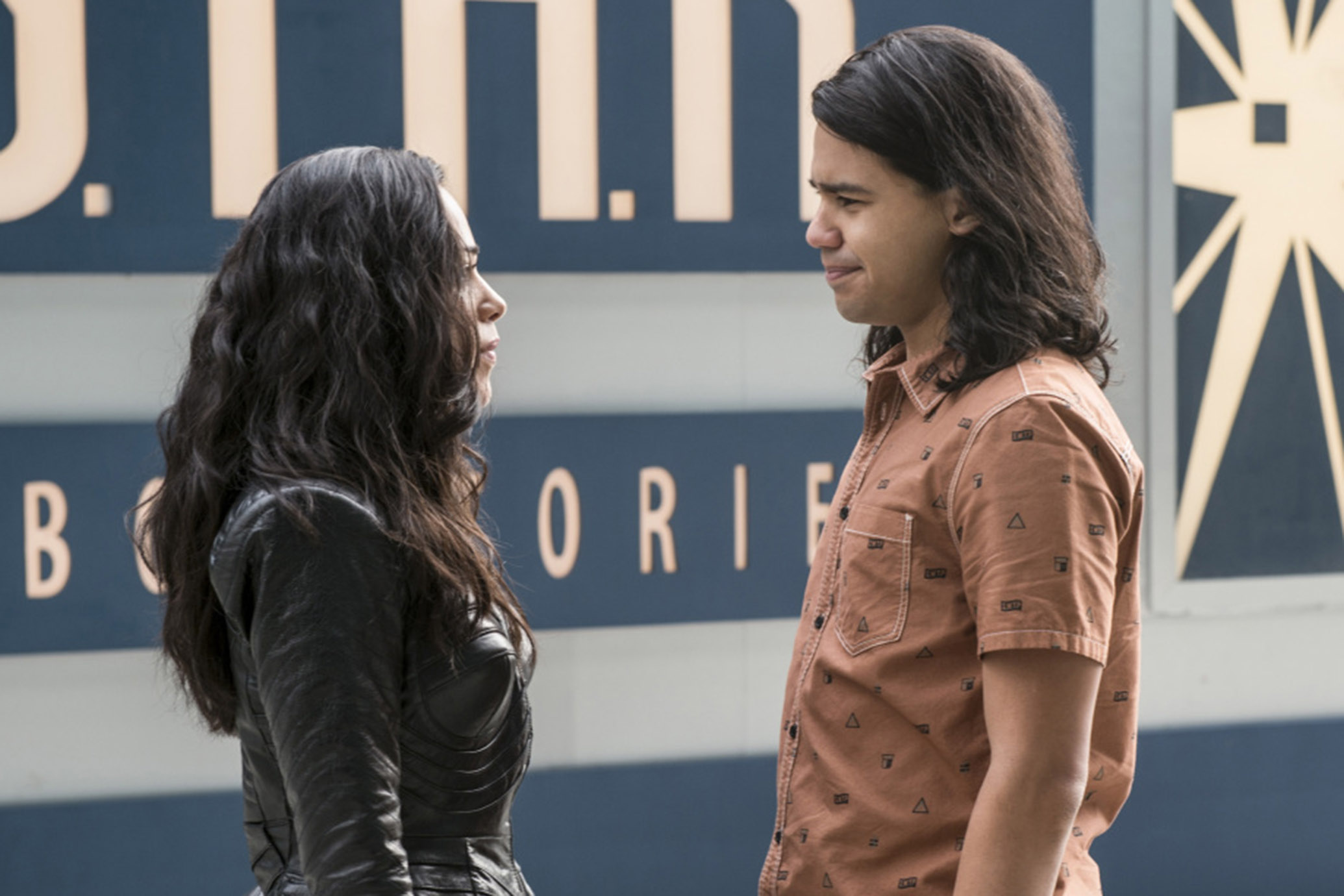 The Flash Season 4: Carlos Valdes Talks Cisco and Gypsy - TV Guide