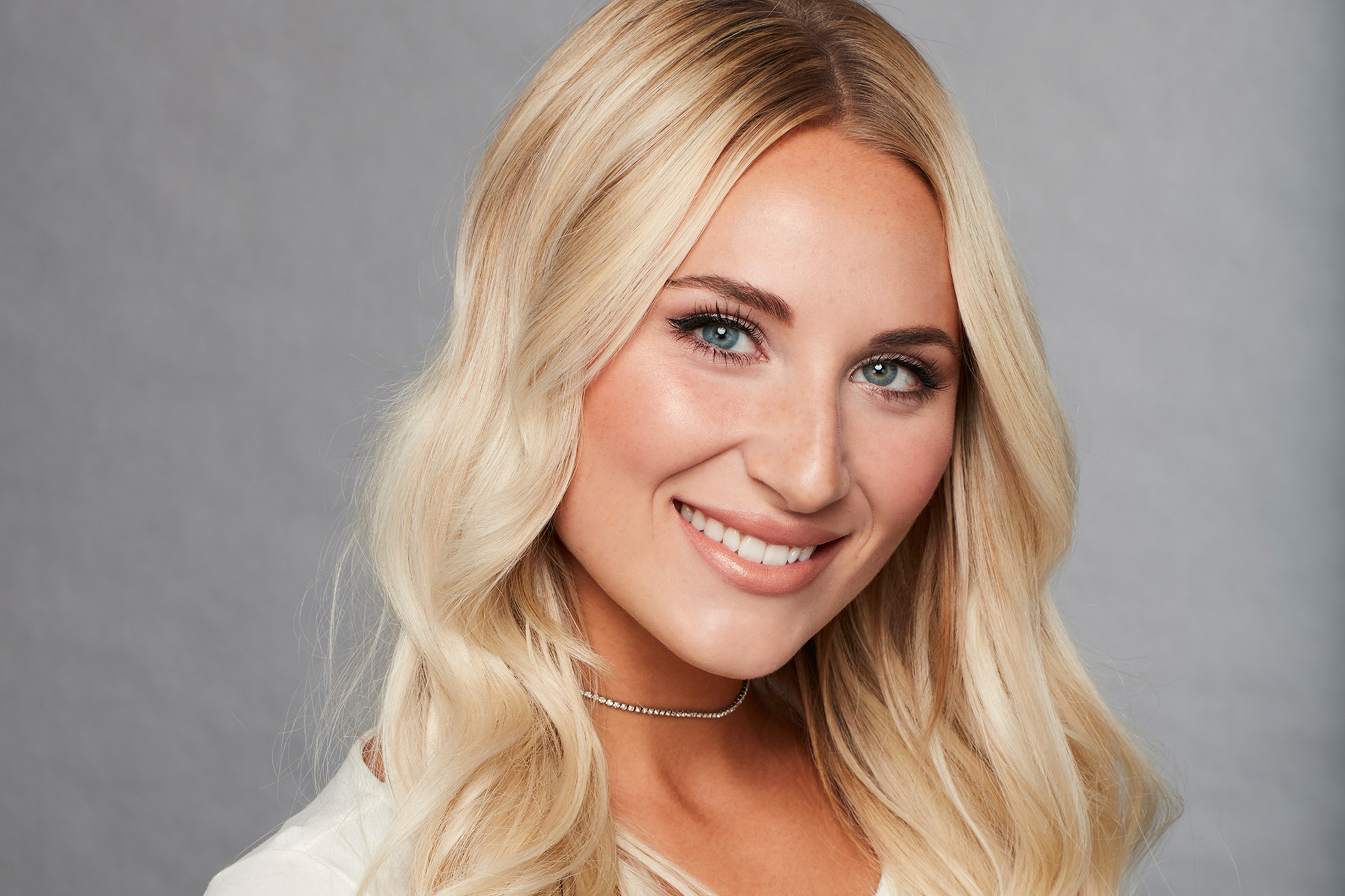 Bachelor Contestant Maquel Cooper Apologizes for Racist Brownface Post ...