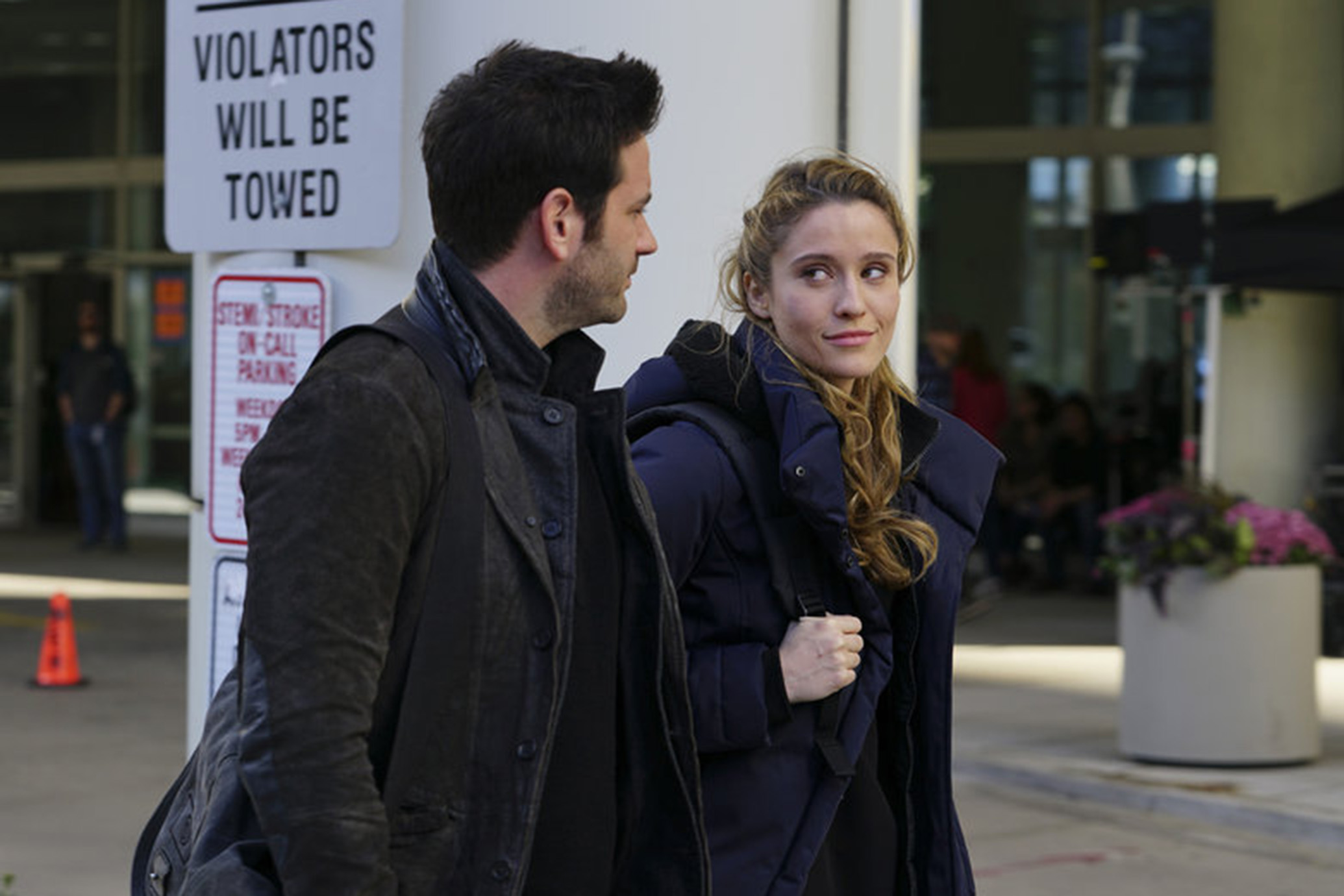 Chicago Med Exclusive Video: Bekker and Rhodes Take on a Risky ...