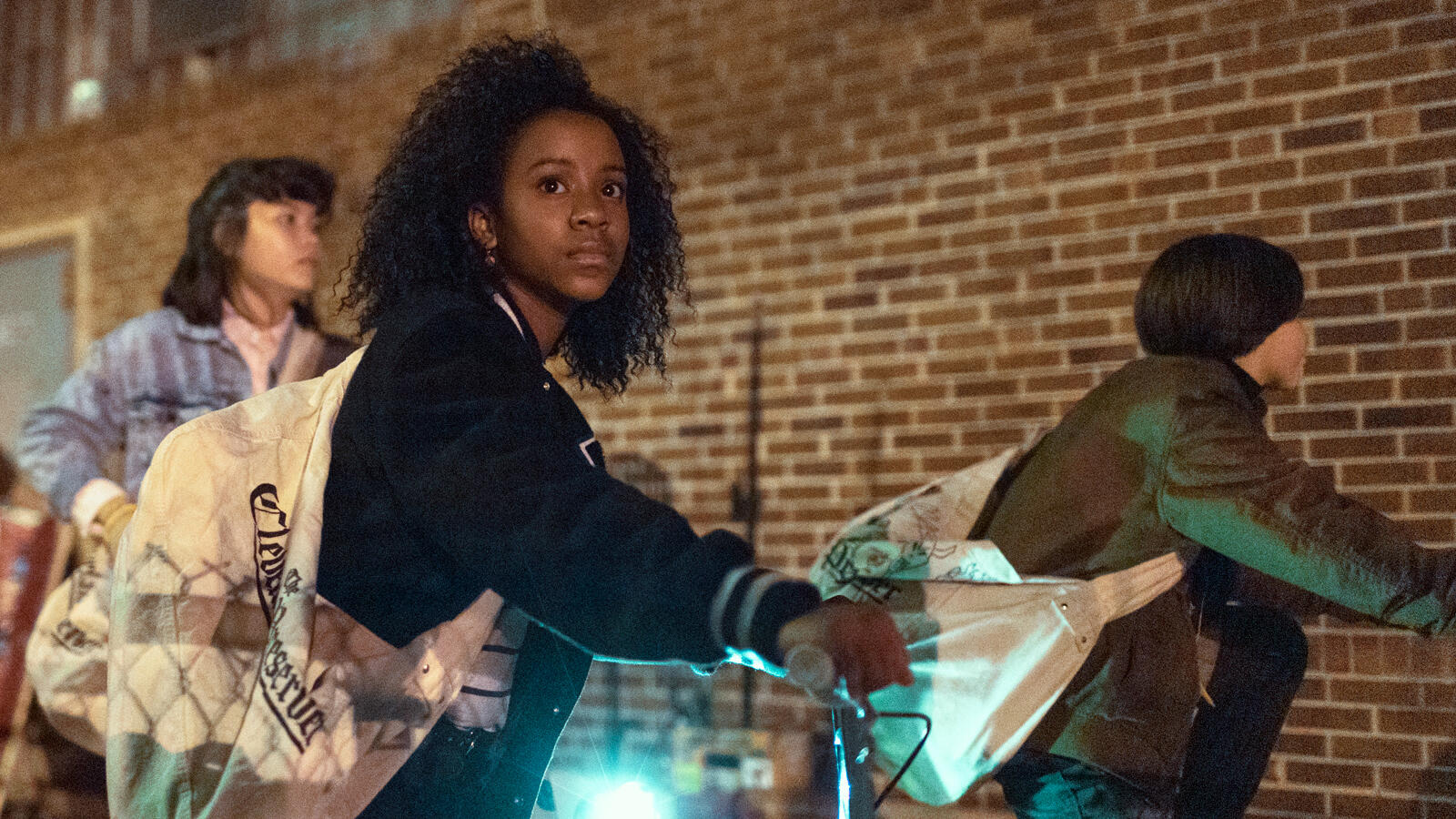 Paper Girls Review: Amazon's Sci-Fi Series Travels Through Time to Find ...